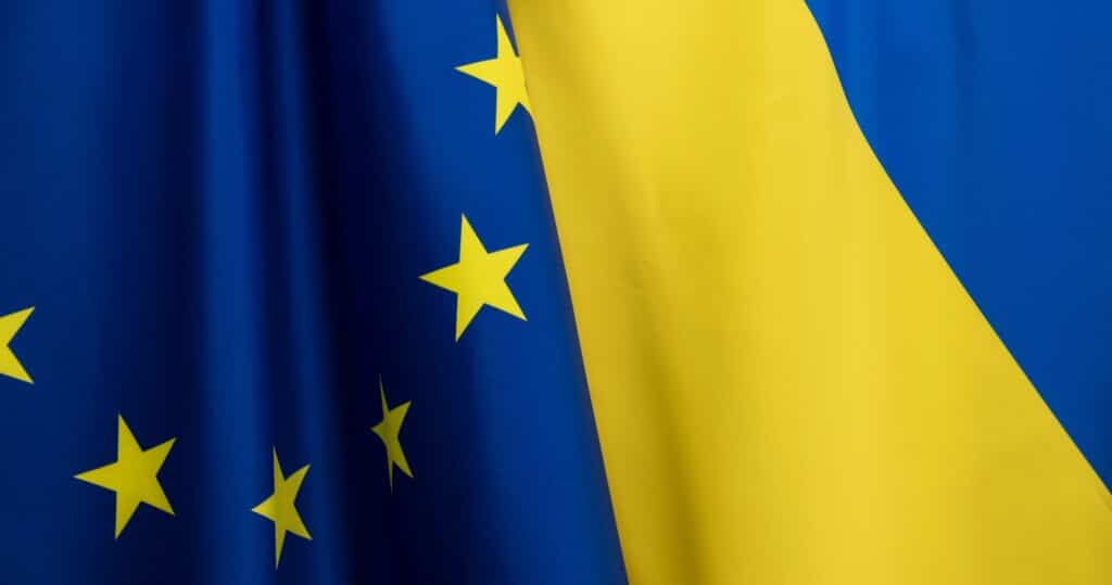 eu-ukraine-flags - Eunews