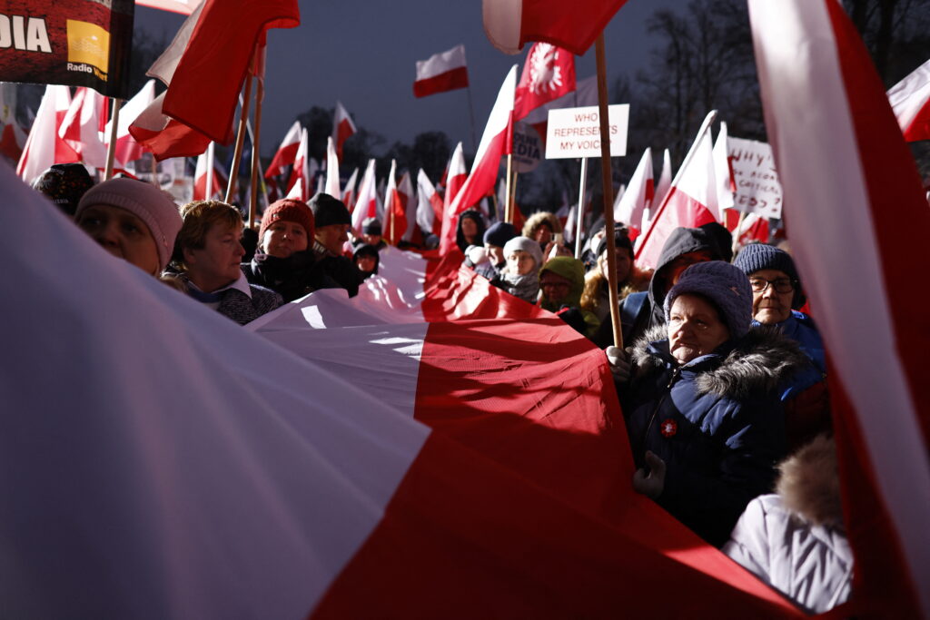 Poland, Slovakia, large protests against governments