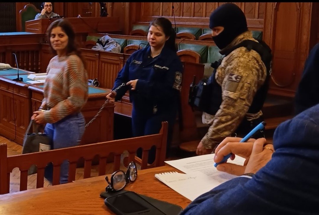 Ilaria Salis In Chains In Budapest Courtroom Tajani Hungarian