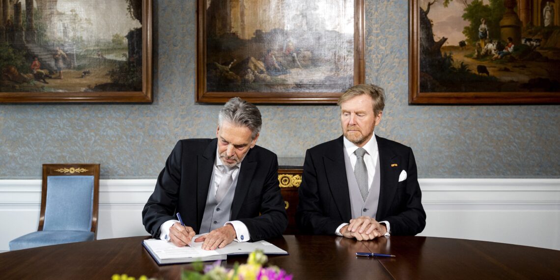 The new government of the Netherlands sworn in before the King