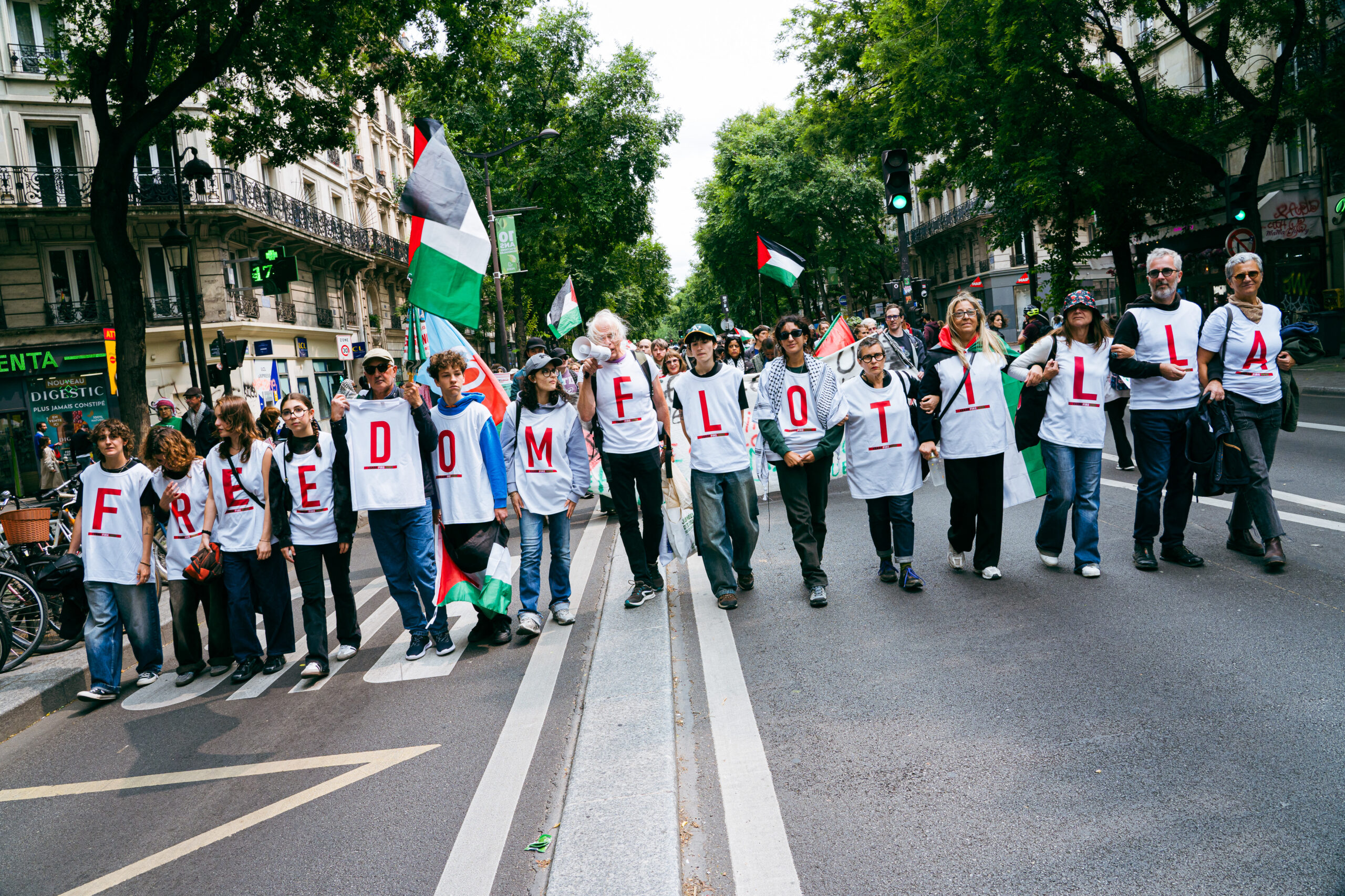 Israel stops the Freedom Flotilla in international waters, seizes ...