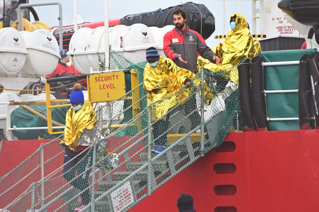 Immigration 2025: rise in repatriations and fall in irregular migrants
